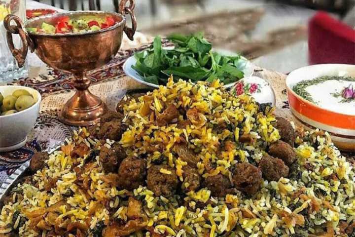 طرز تهیه کلم پلو شیرازی خوشمزه و مجلسی با گوشت چرخ کرده